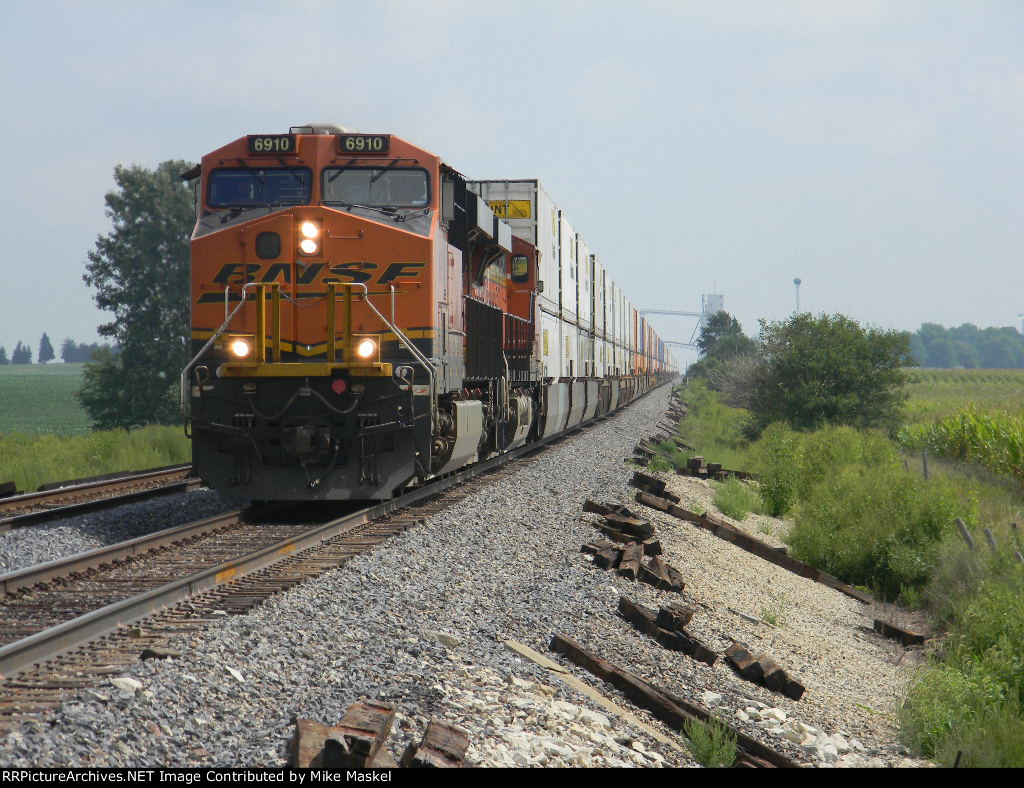 BNSF 6910